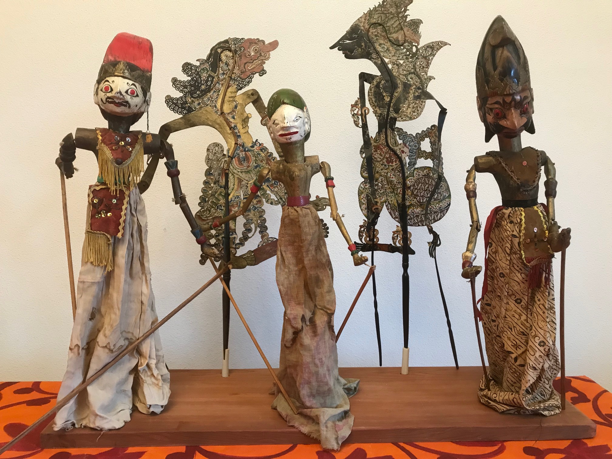 Een 'tussen kunst & kitsch' moment: Vijf Wajangpoppen - Tribal Art ...